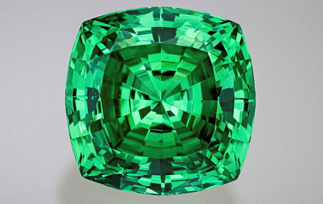 Huge 116-ct Tsavorite Gifted to Smithsonian